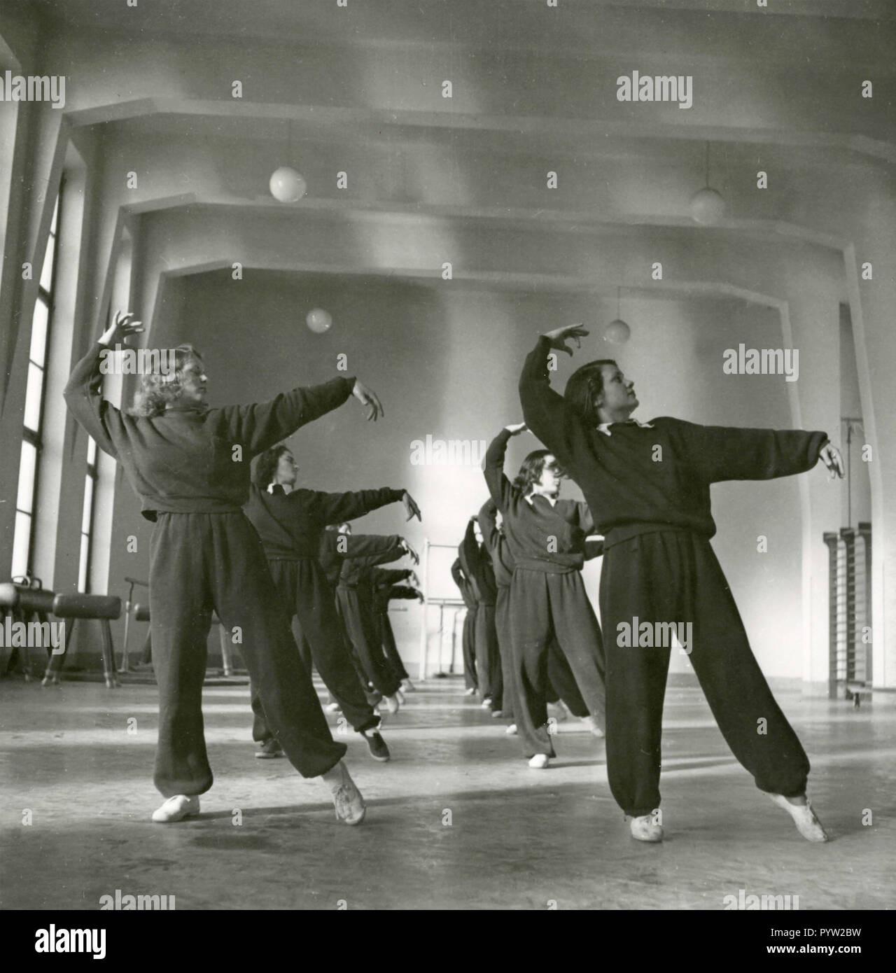 1960s dancers hi-res stock photography and images - Alamy