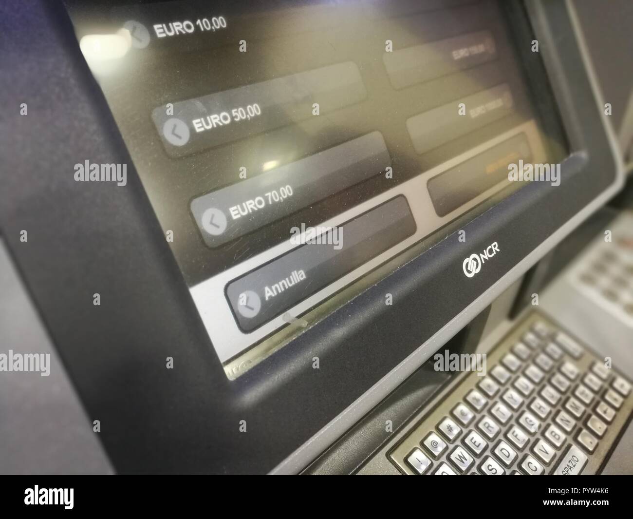 Teller machine hi-res stock photography and images - Alamy