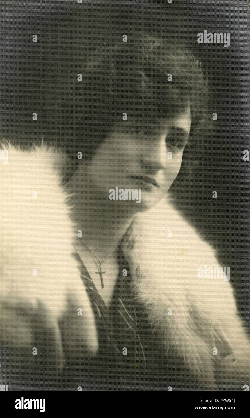 1922 woman hi-res stock photography and images - Alamy
