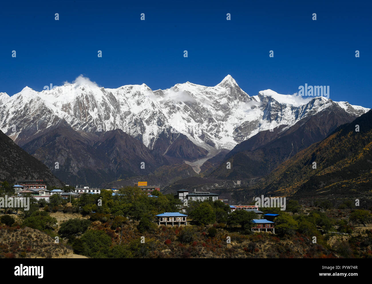 Namcha barwa hi-res stock photography and images - Alamy