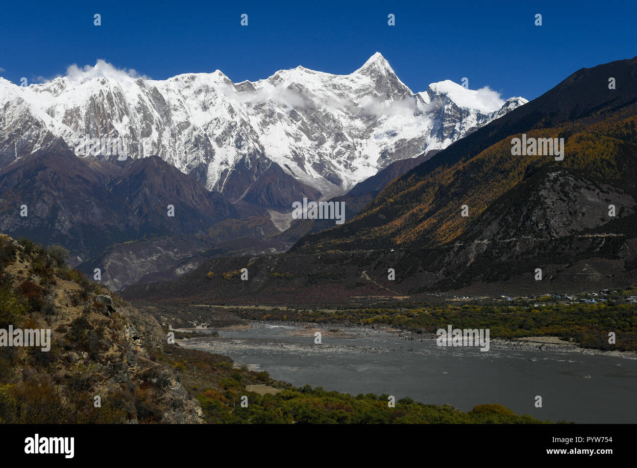 Namcha barwa hi-res stock photography and images - Alamy
