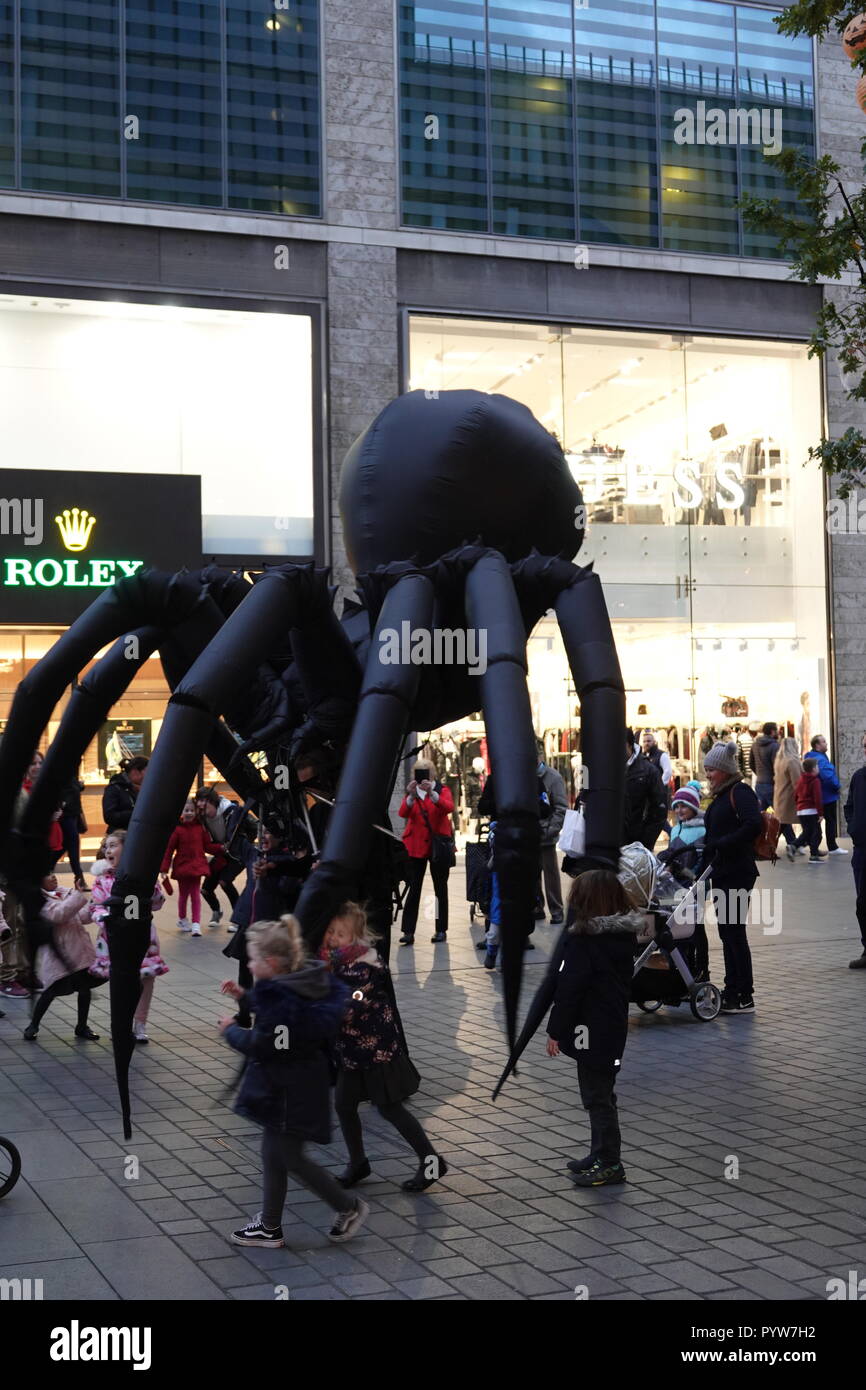 Liverpool, UK. 30th October 2018. Arachnobot the giant spider puppet ...