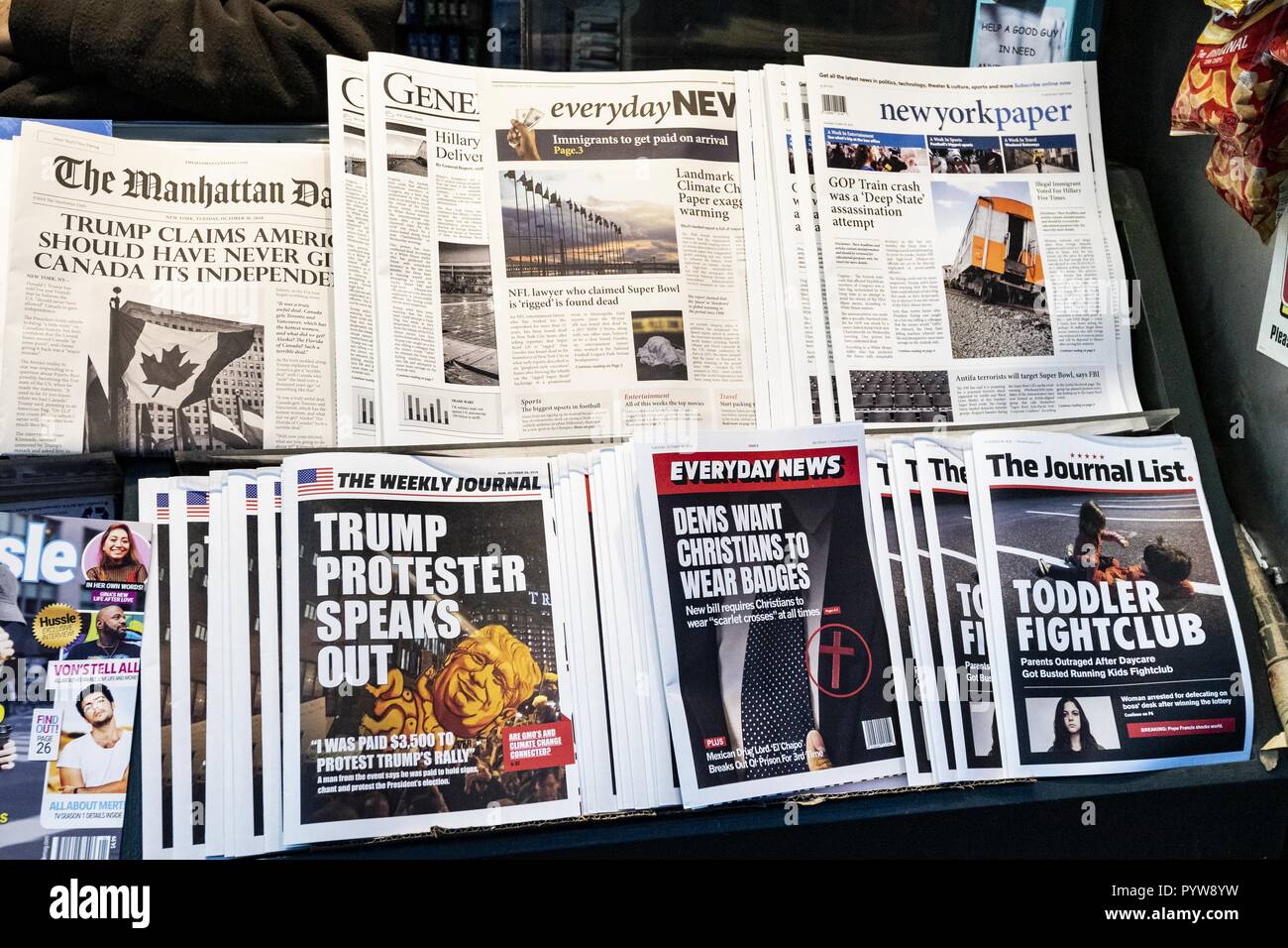 Fake news headlines usa hi-res stock photography and images - Alamy