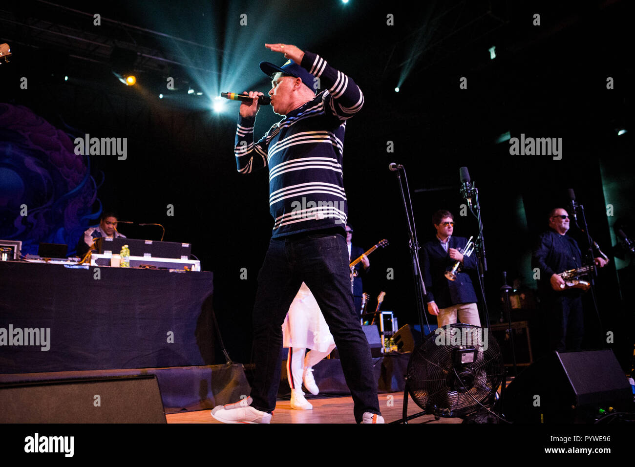 Joe lindsay fat freddys drop hi-res stock photography and images - Alamy