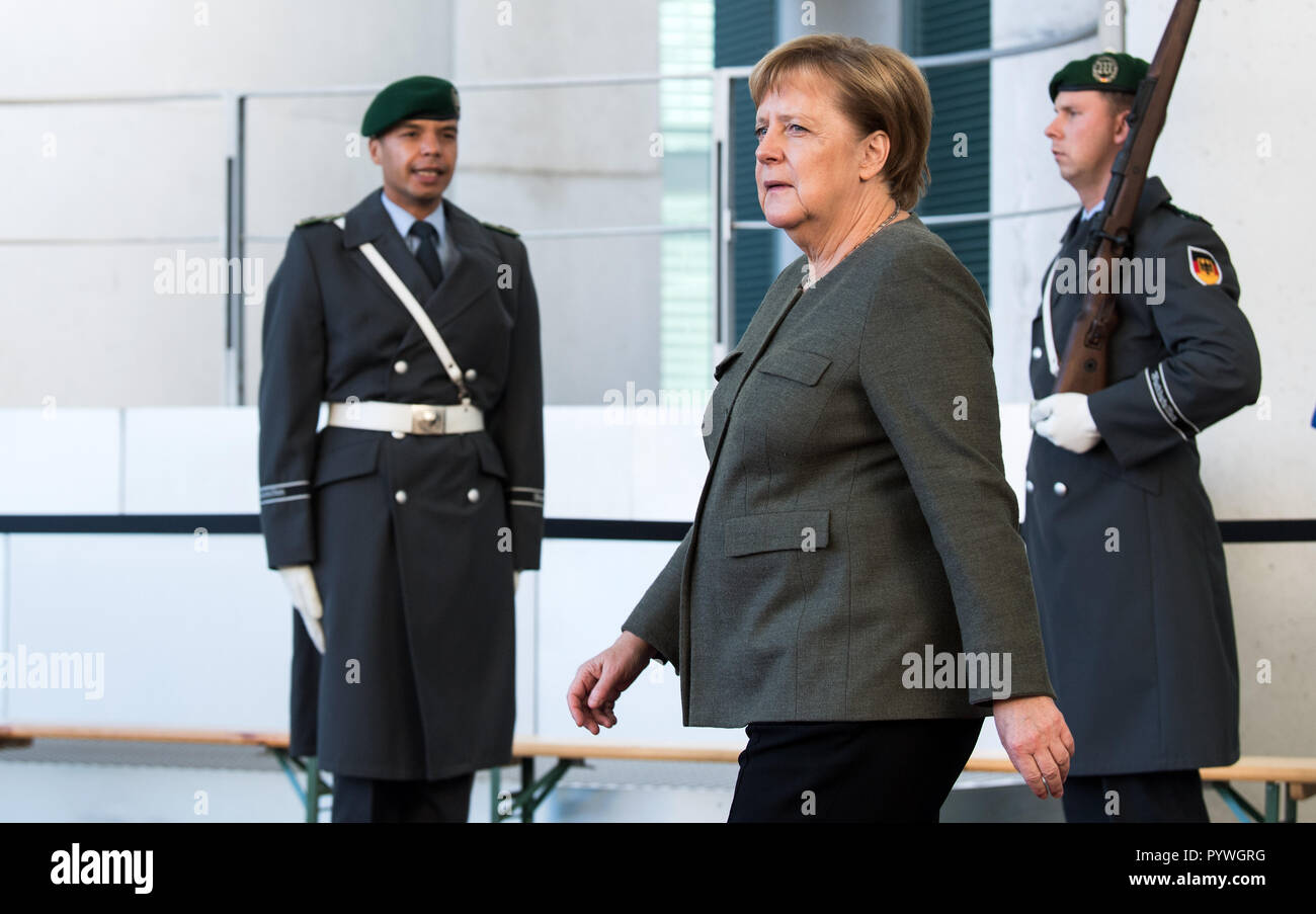 Berlin, Germany. 31st Oct, 2018. Chancellor Angela Merkel (CDU) comes ...