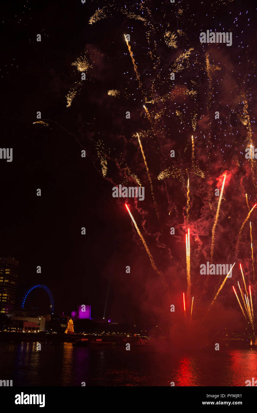 Fireworks london hi-res stock photography and images - Alamy