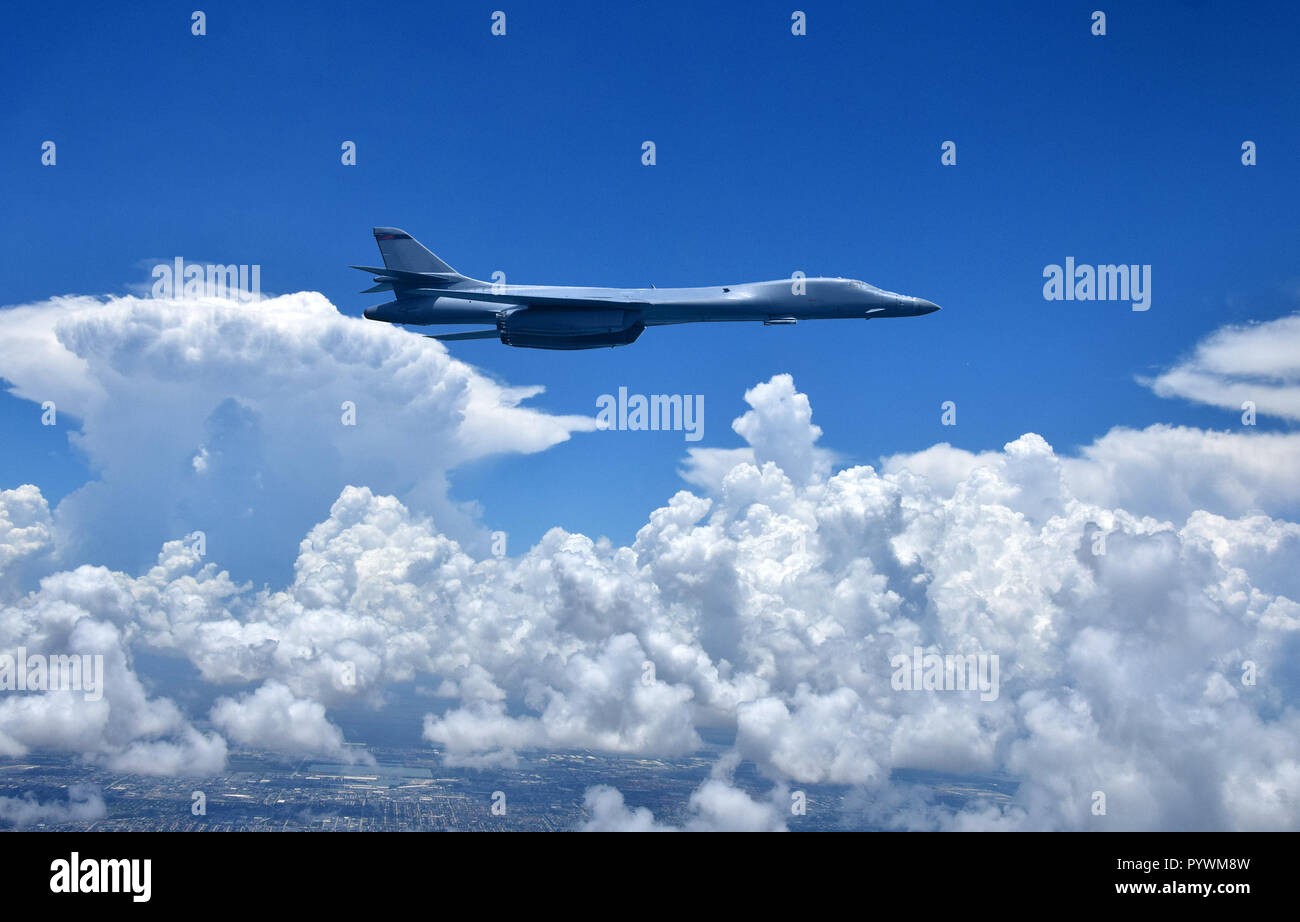 Strategic nuclear bomber in flight side view Stock Photo - Alamy