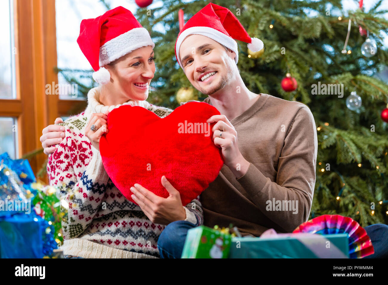 Man woman love tree hi-res stock photography and images - Alamy
