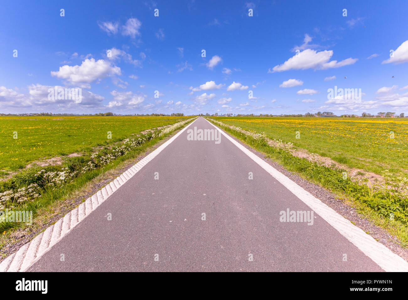 Flat open countryside hi-res stock photography and images - Alamy