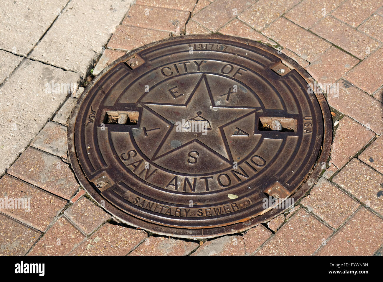 Manhole cover in city hi-res stock photography and images - Alamy