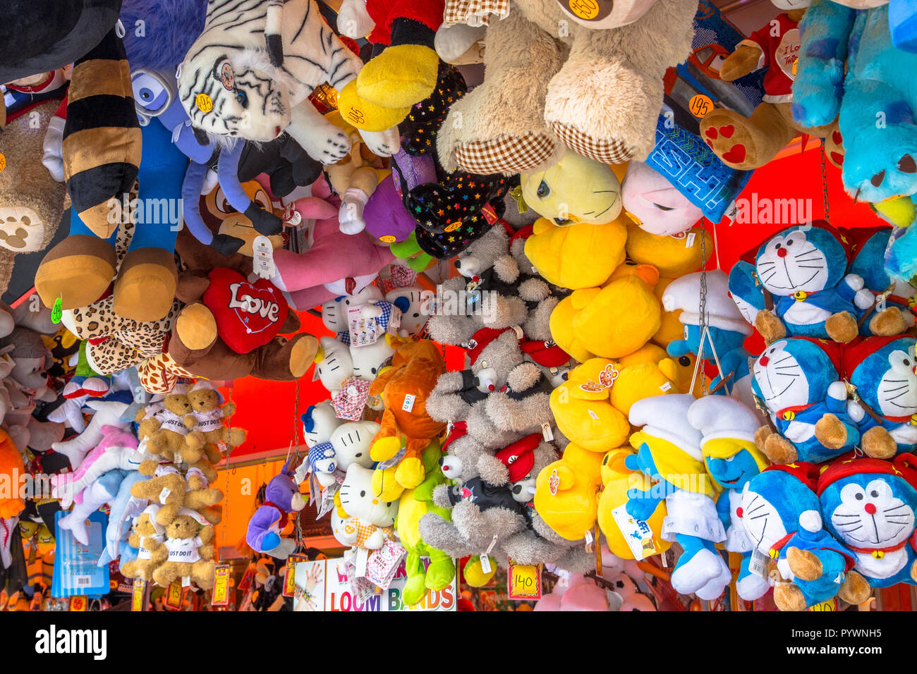 Fun fair bear hi-res stock photography and images - Alamy