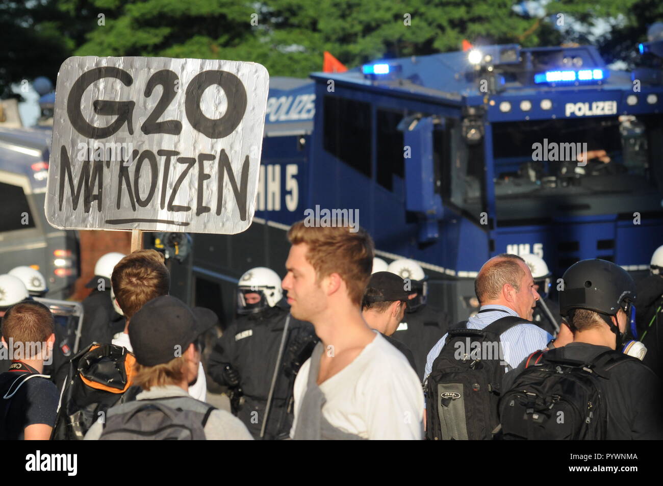 Anti G20 protest turn into violent urban riots in Hamburg, Germany ...
