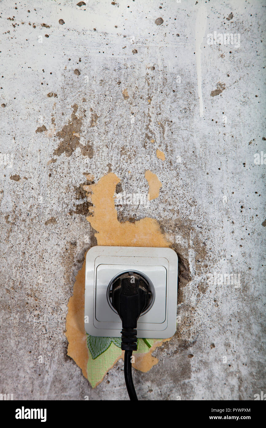 Electrician wiring in a socket hi-res stock photography and images - Alamy
