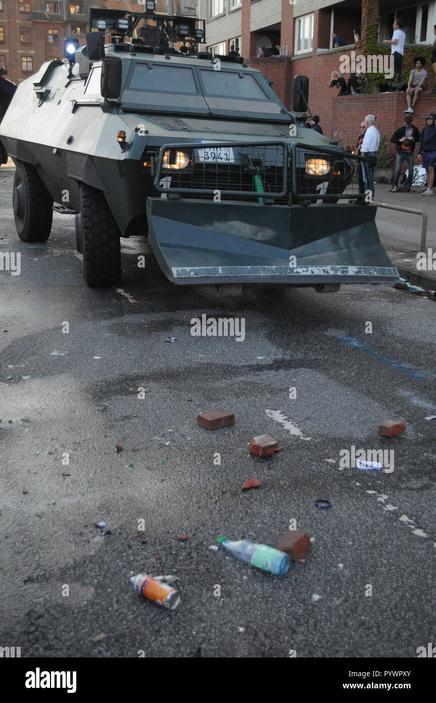 Anti G20 protest turn into violent urban riots in Hamburg, Germany ...
