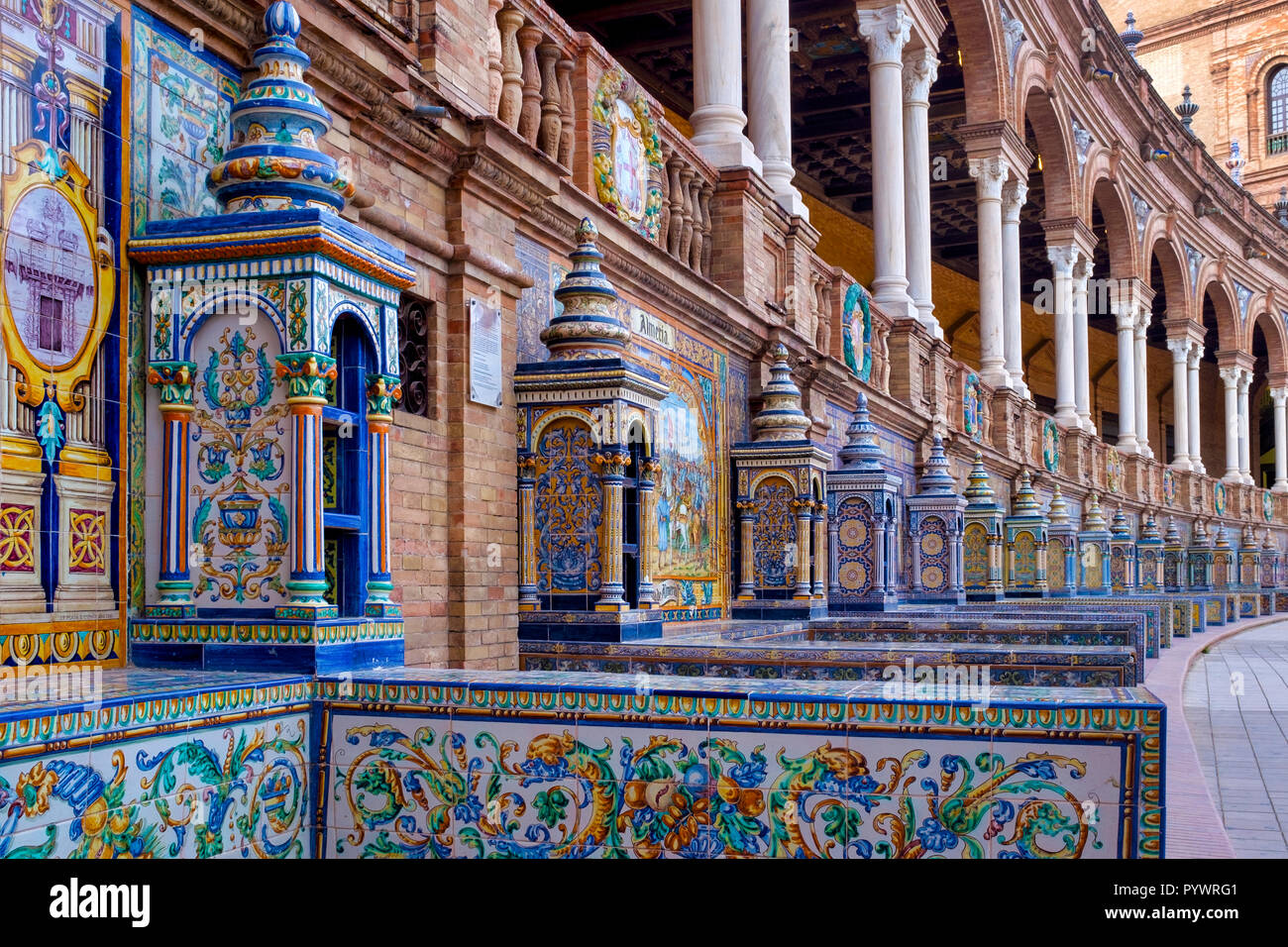 Tiled alcoves hi-res stock photography and images - Alamy