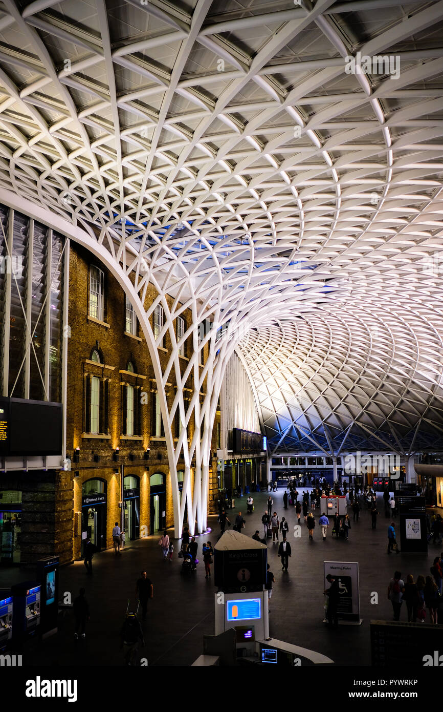 Kings cross station train hi-res stock photography and images - Alamy