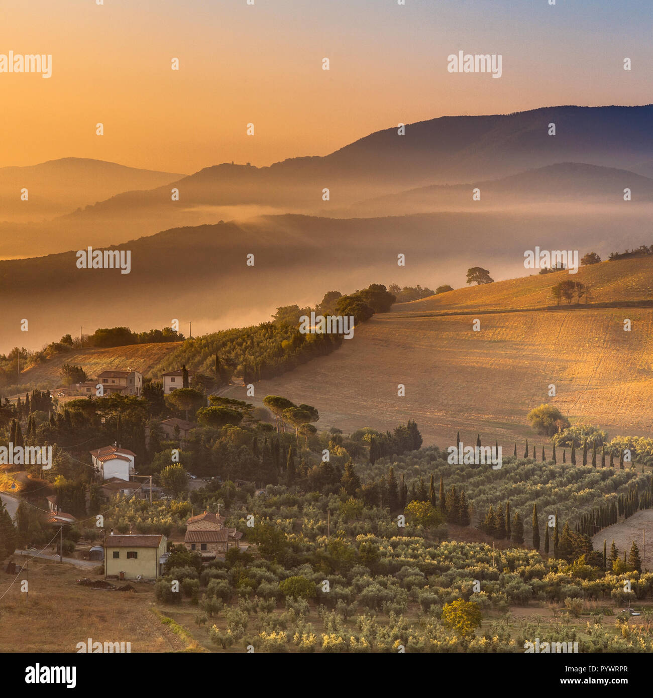 Tuscan village hi-res stock photography and images - Alamy
