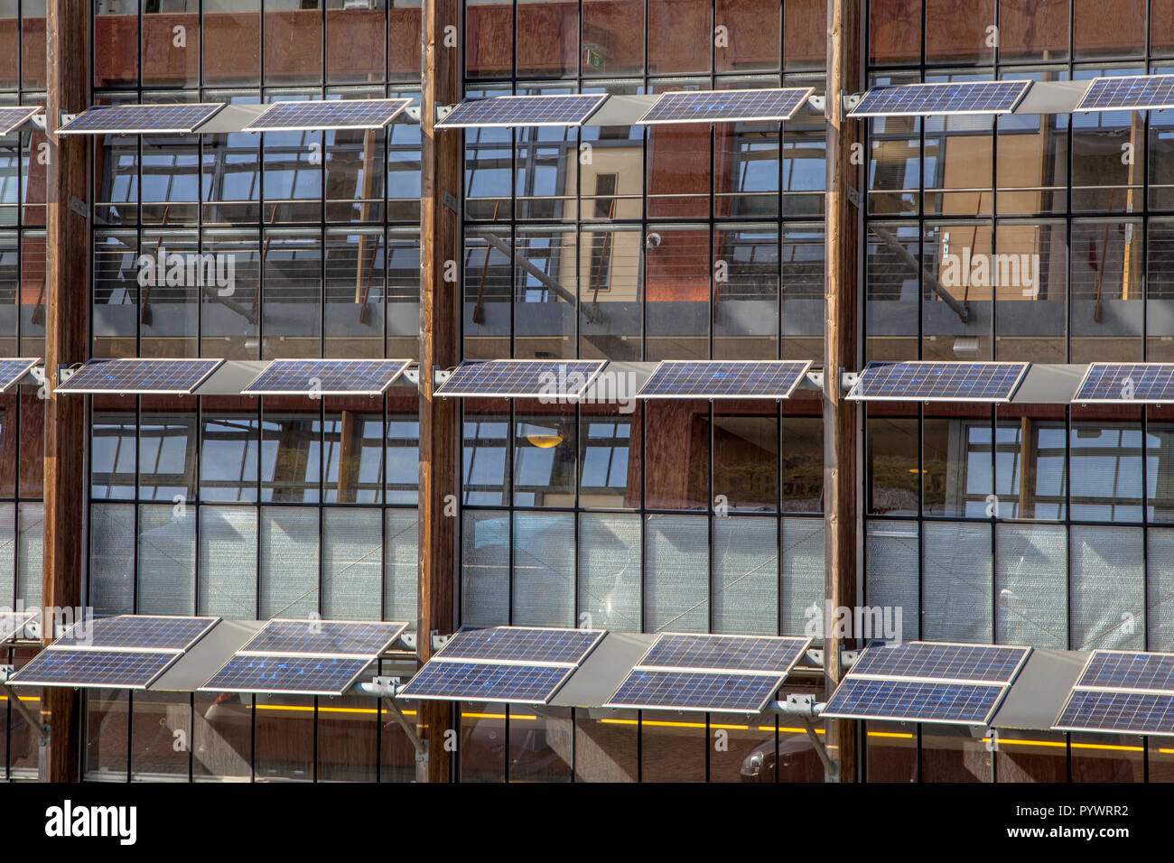Solar panel commercial building hi-res stock photography and images - Alamy