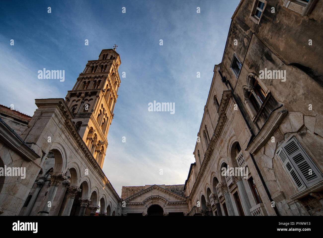 Peristyle square hi-res stock photography and images - Alamy