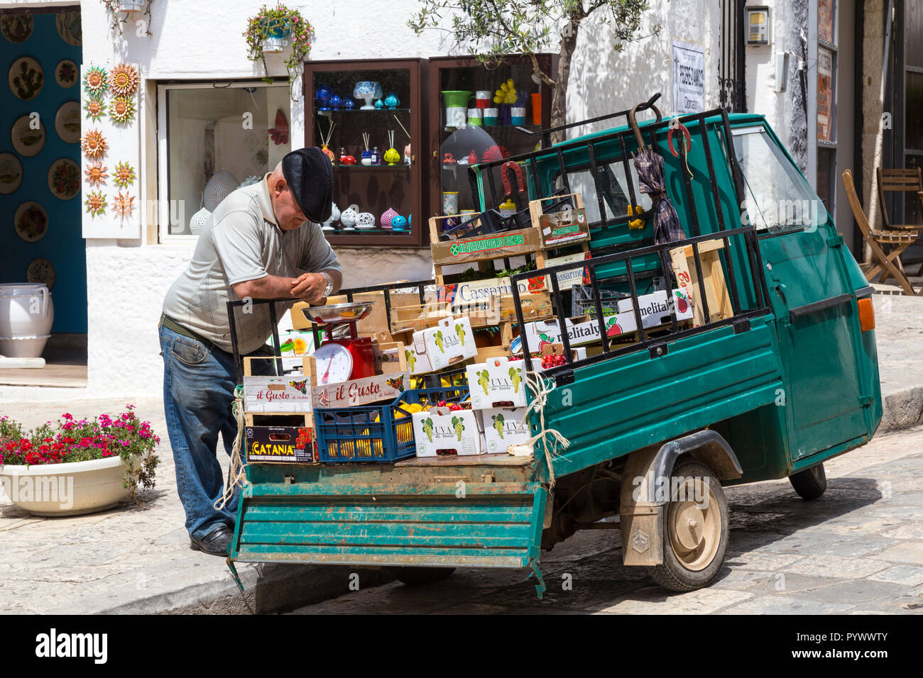 Vegetable Van High Resolution Stock Photography and Images - Alamy