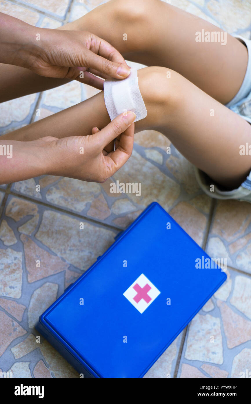 Kid putting on band aid hi-res stock photography and images - Alamy