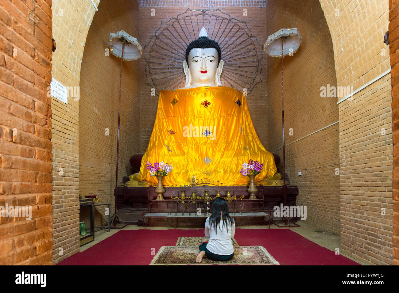Cloth covered buddha hi-res stock photography and images - Alamy