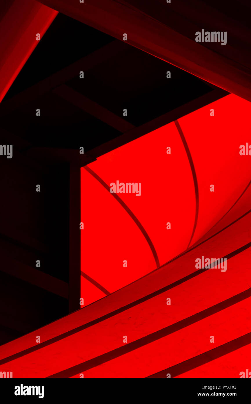 Red curved lines hi-res stock photography and images - Alamy