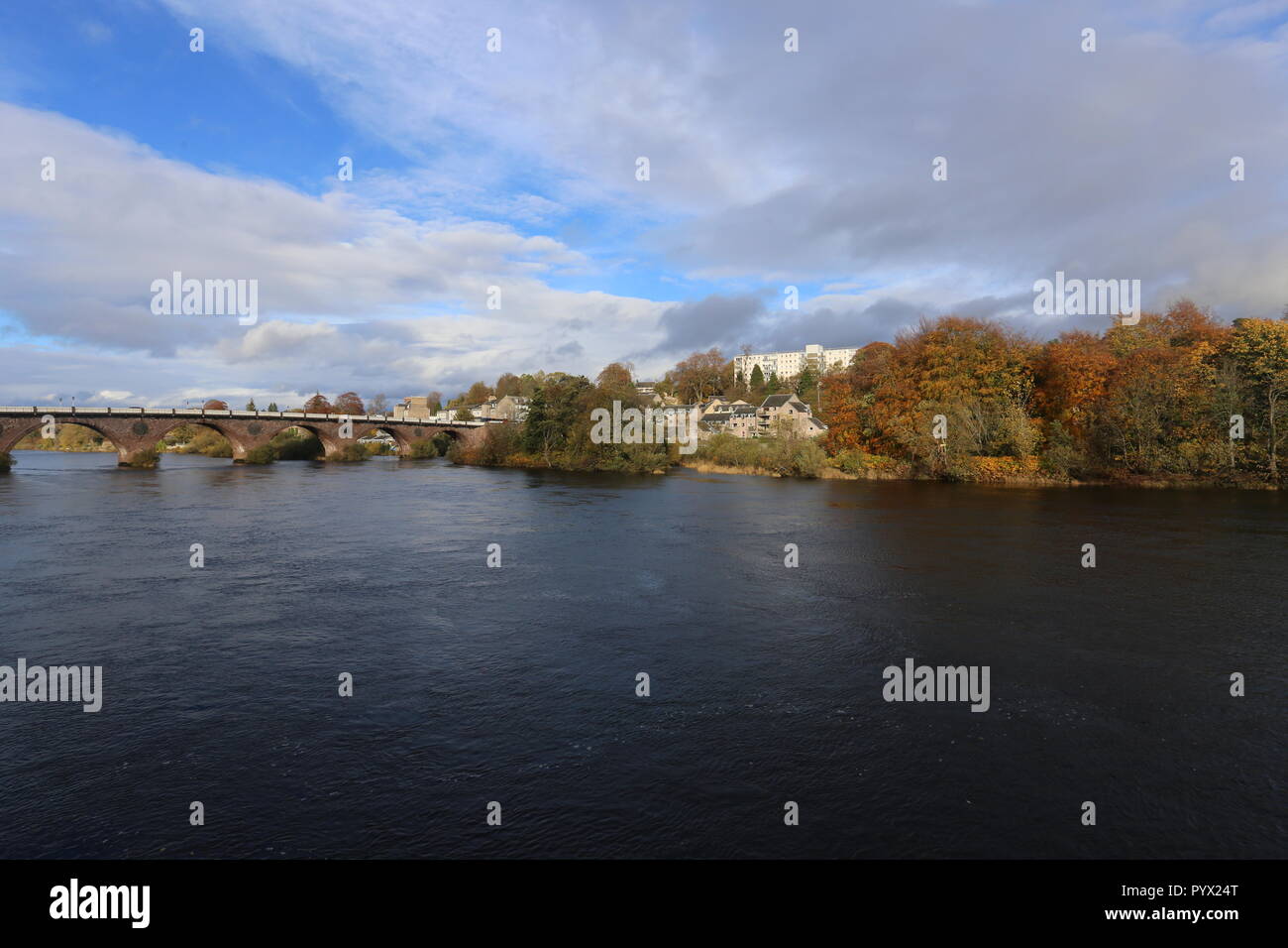 Smeaton Bridge in autumn Perth Scotland October 2018 Stock Photo - Alamy