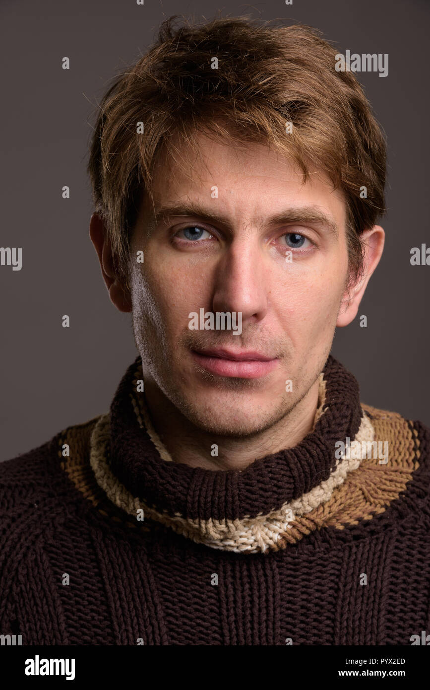 Gray knitted background hi-res stock photography and images - Alamy