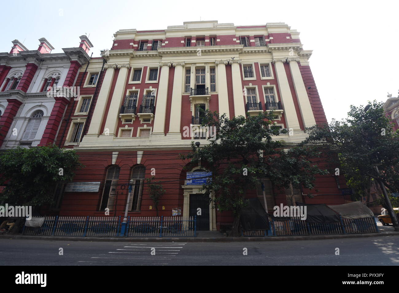 Central kolkata street hi-res stock photography and images - Alamy