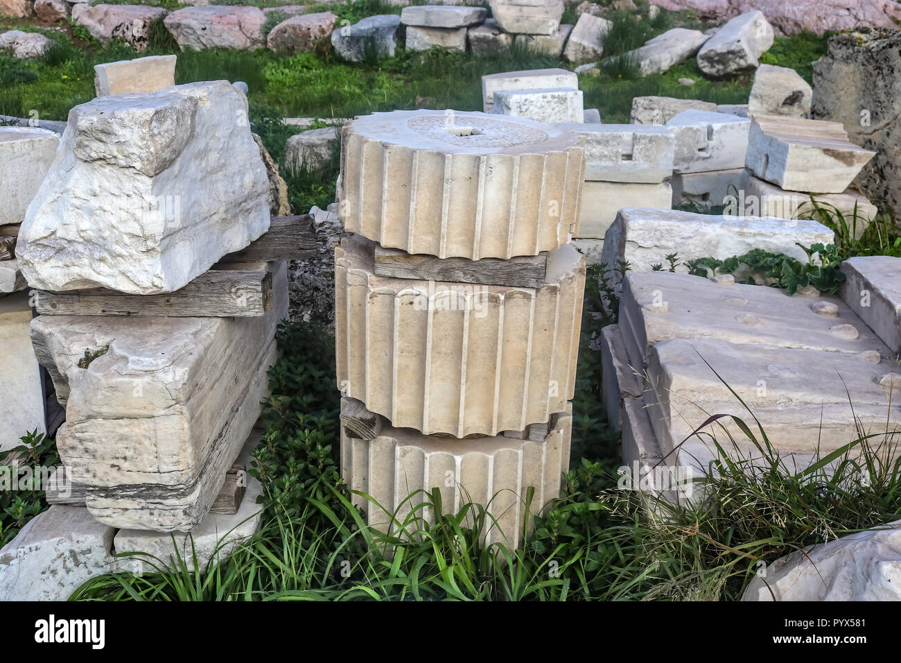 Fallen column hi-res stock photography and images - Alamy