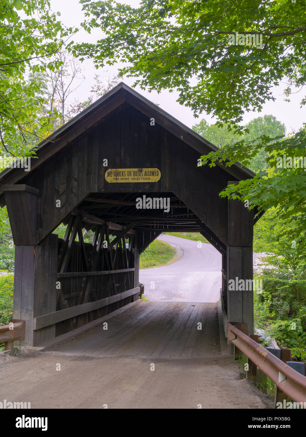 Gold brook bridge vermont hi-res stock photography and images - Alamy