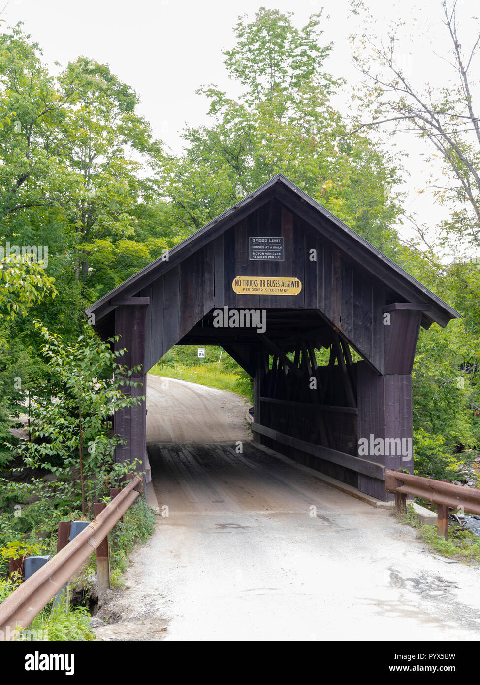 Gold brook bridge vermont hi-res stock photography and images - Alamy