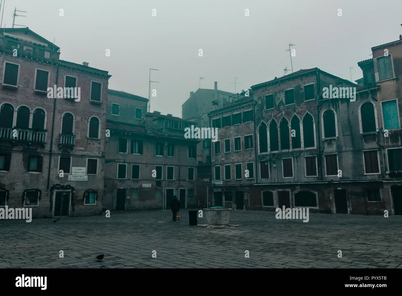 Empty square hi-res stock photography and images - Alamy