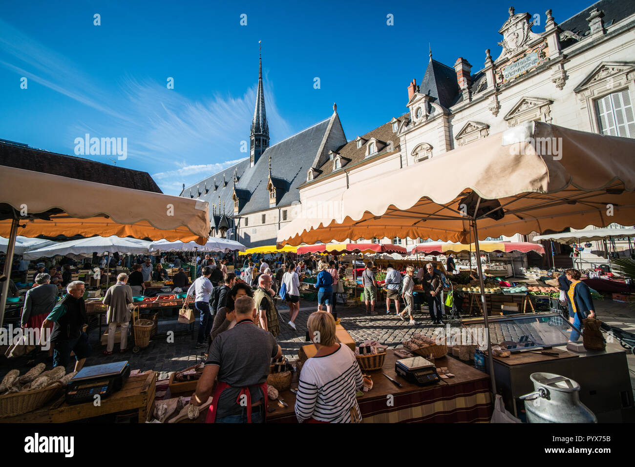Beaune market stall hi-res stock photography and images - Alamy