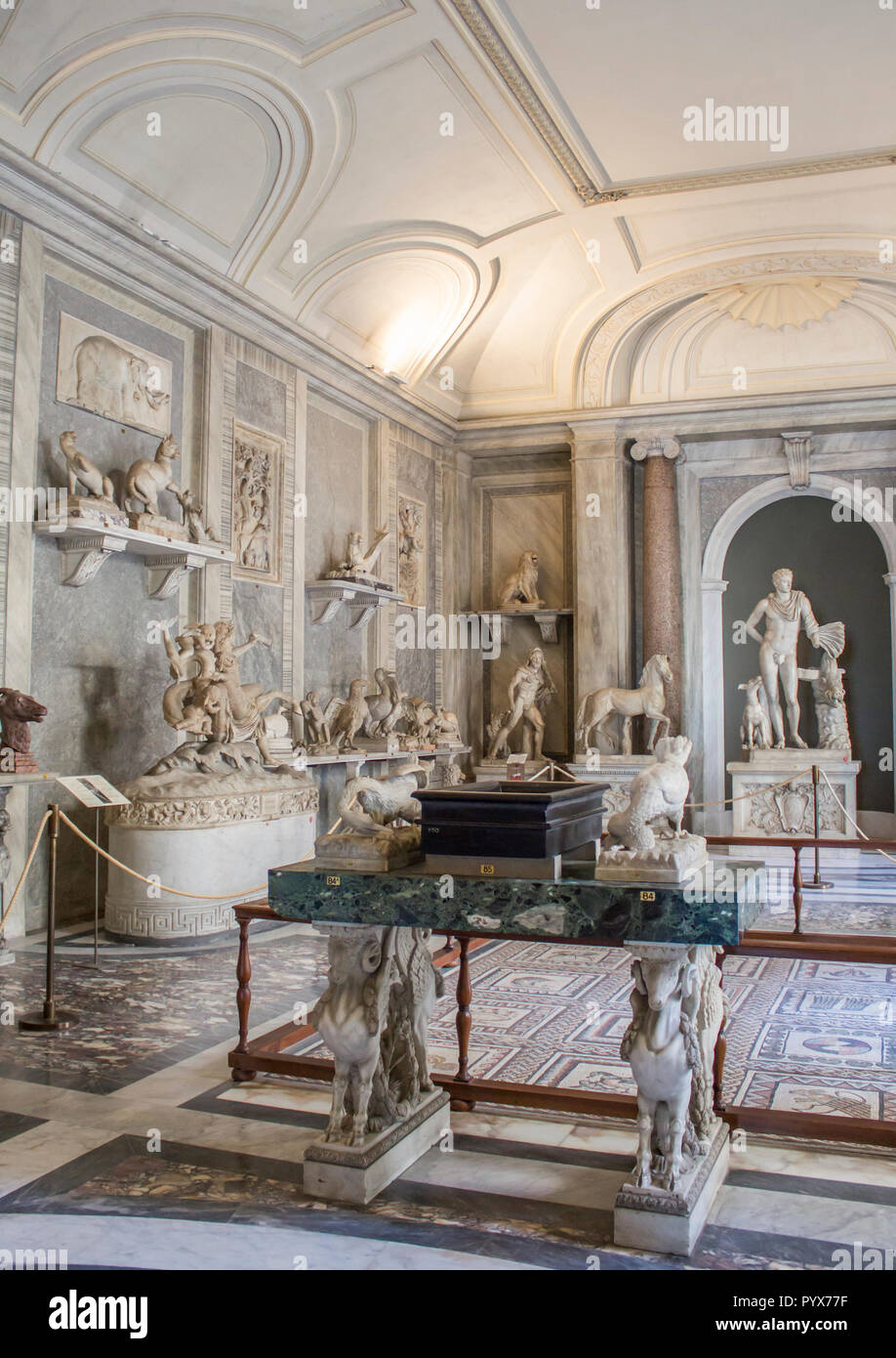 Vatican, Rome, Italy - 09/25/18: sculptures in the Vatican Museum Stock ...