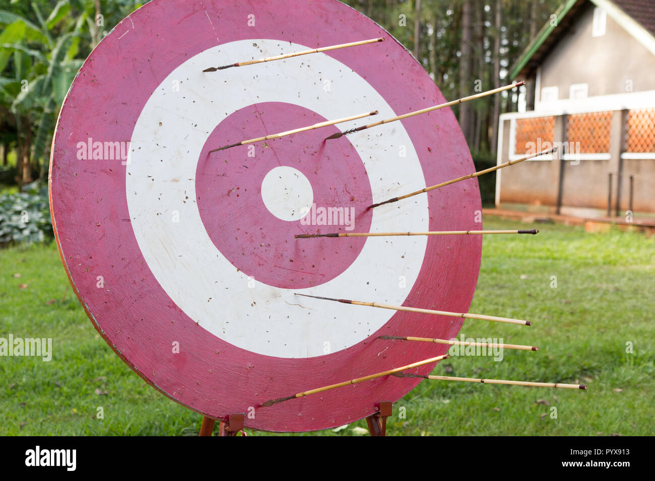 Red arrow head arrowhead hi-res stock photography and images - Alamy