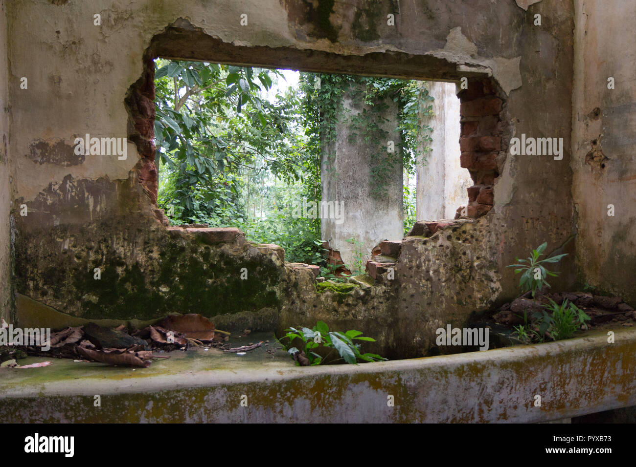 Crack a window hi-res stock photography and images - Alamy