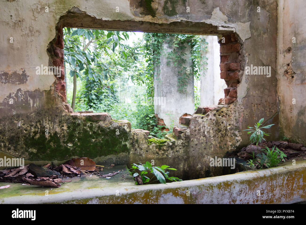 Crack a window hi-res stock photography and images - Alamy