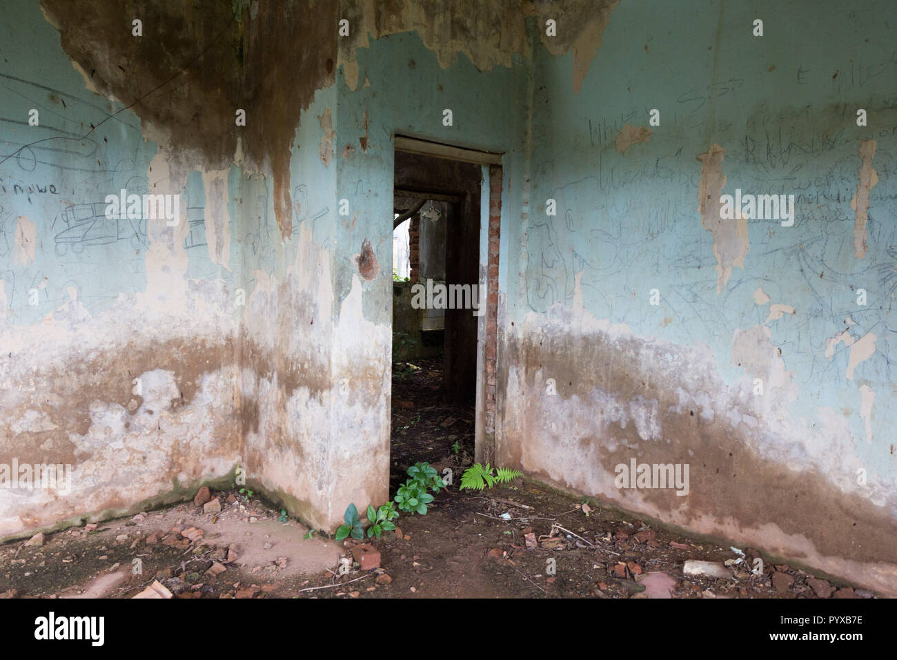Interior of desolate building hi-res stock photography and images - Alamy
