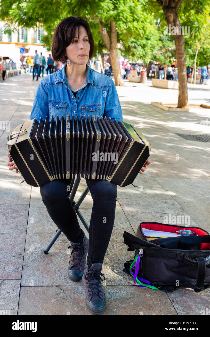 Bandoneón hi-res stock photography and images - Alamy
