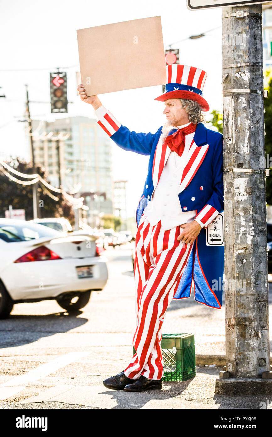 Man 50s full length figure hi-res stock photography and images - Alamy