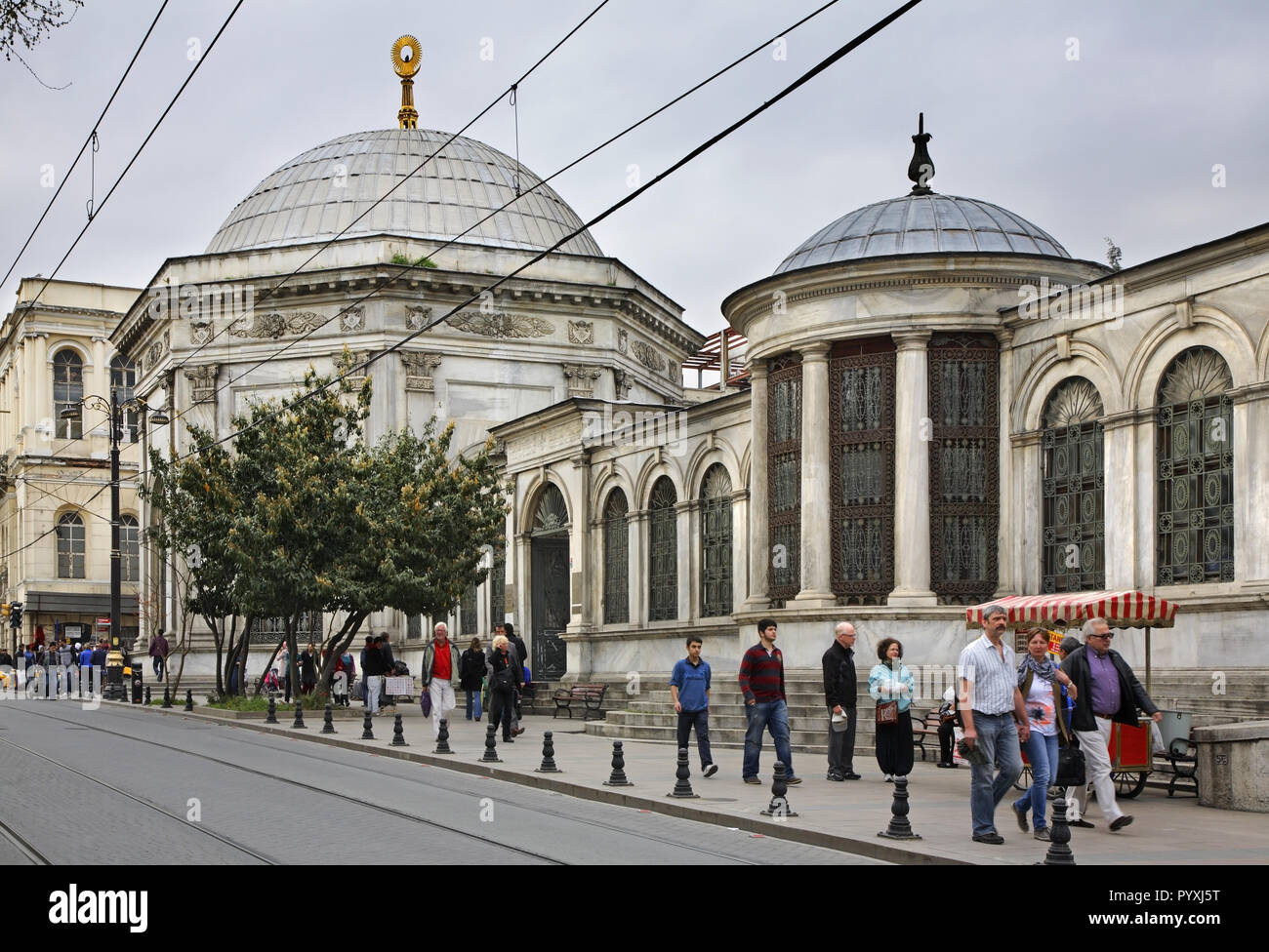 Mausoleum of Sultan Mahmud II in Istanbul. Turkey Stock Photo - Alamy