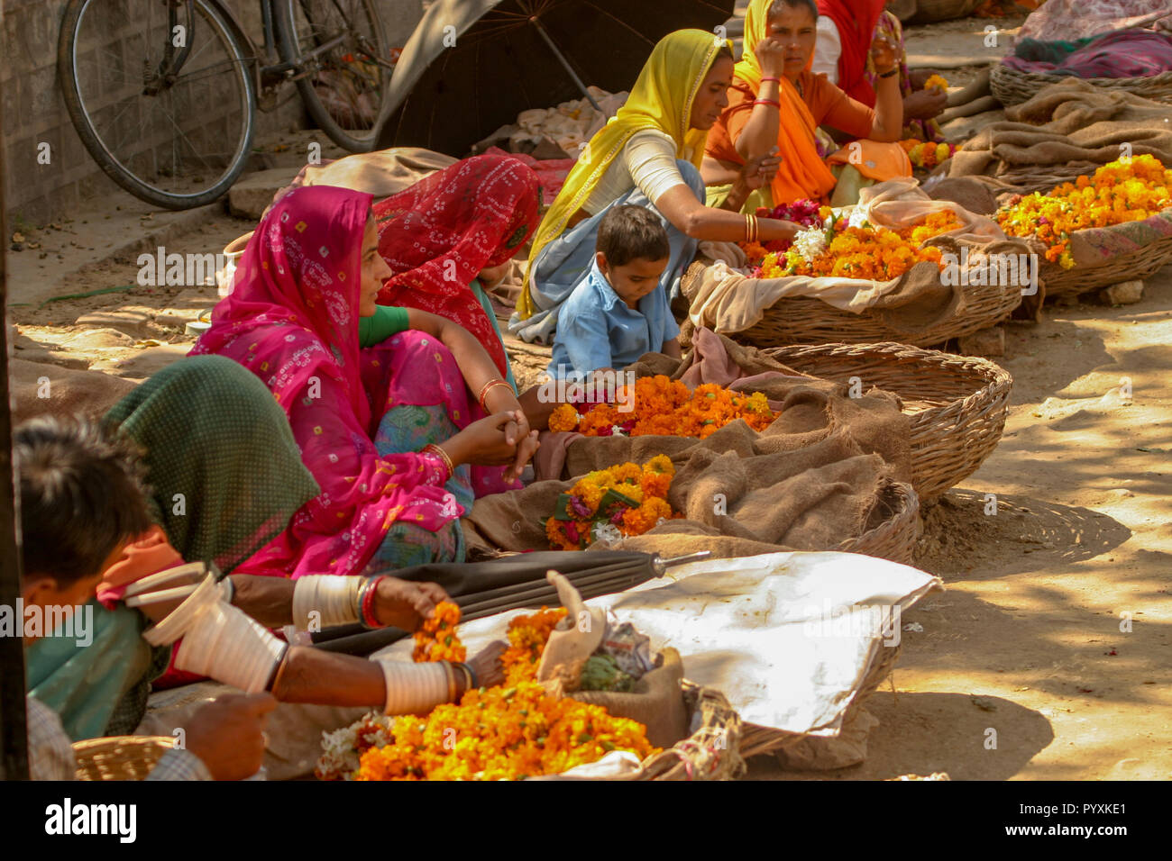 Garland flowers hi-res stock photography and images - Alamy