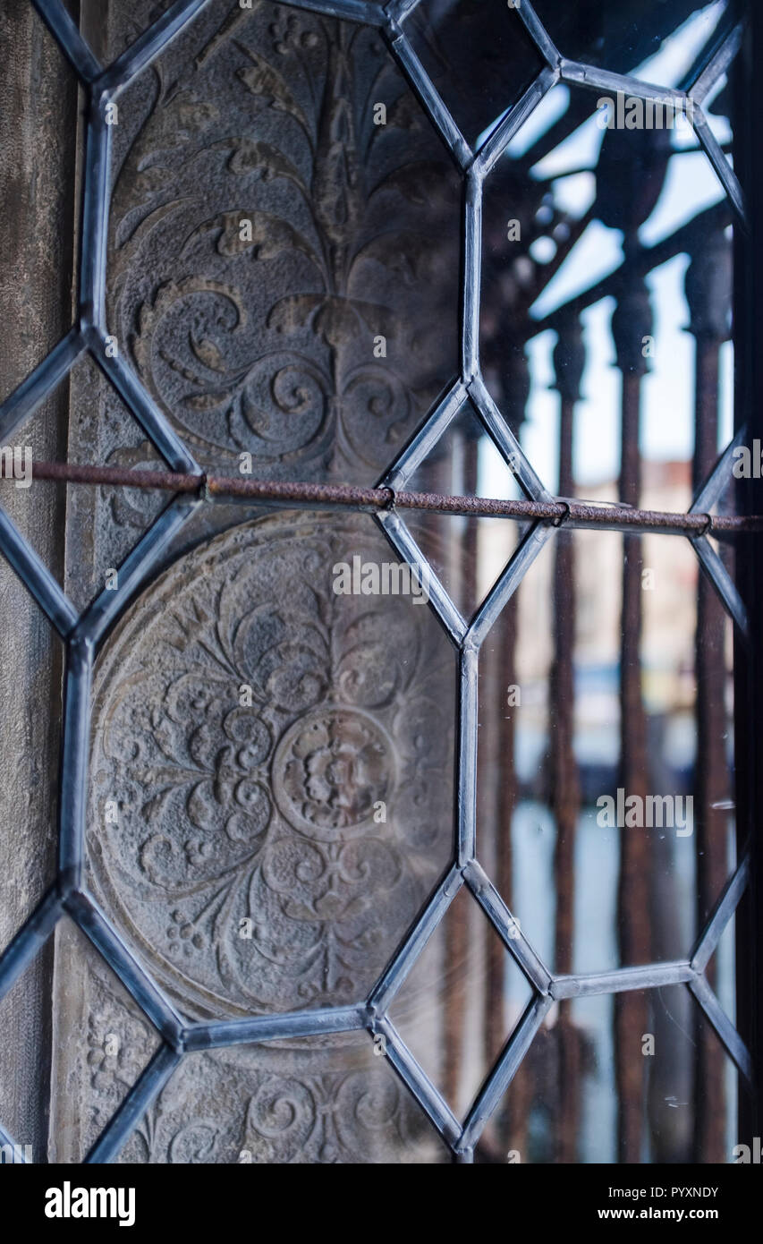 Venice canal wall detail hi-res stock photography and images - Alamy