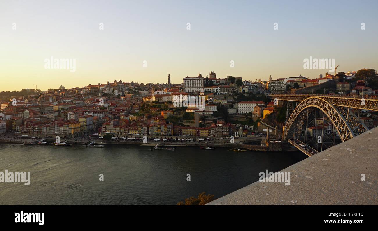 ponte dom luis bridge in porto at sunset Stock Photo - Alamy