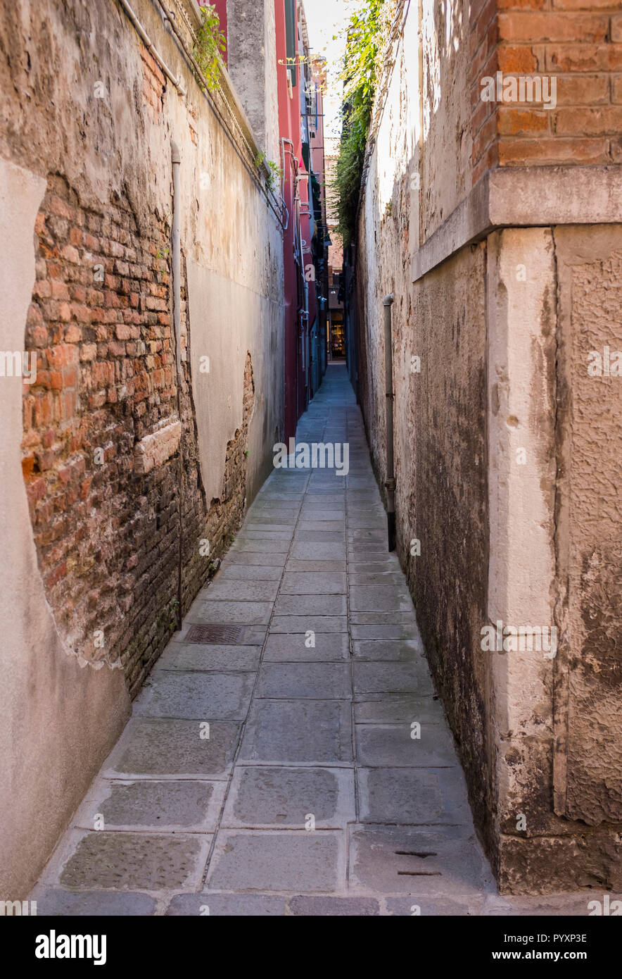 Vertical view narrow passage hi-res stock photography and images - Alamy