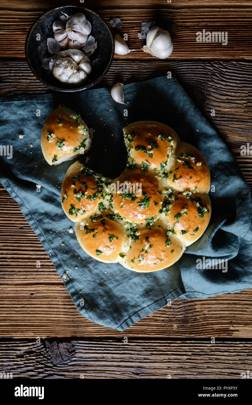 Pampushky – traditional Ukrainian bread buns with garlic and parsley ...