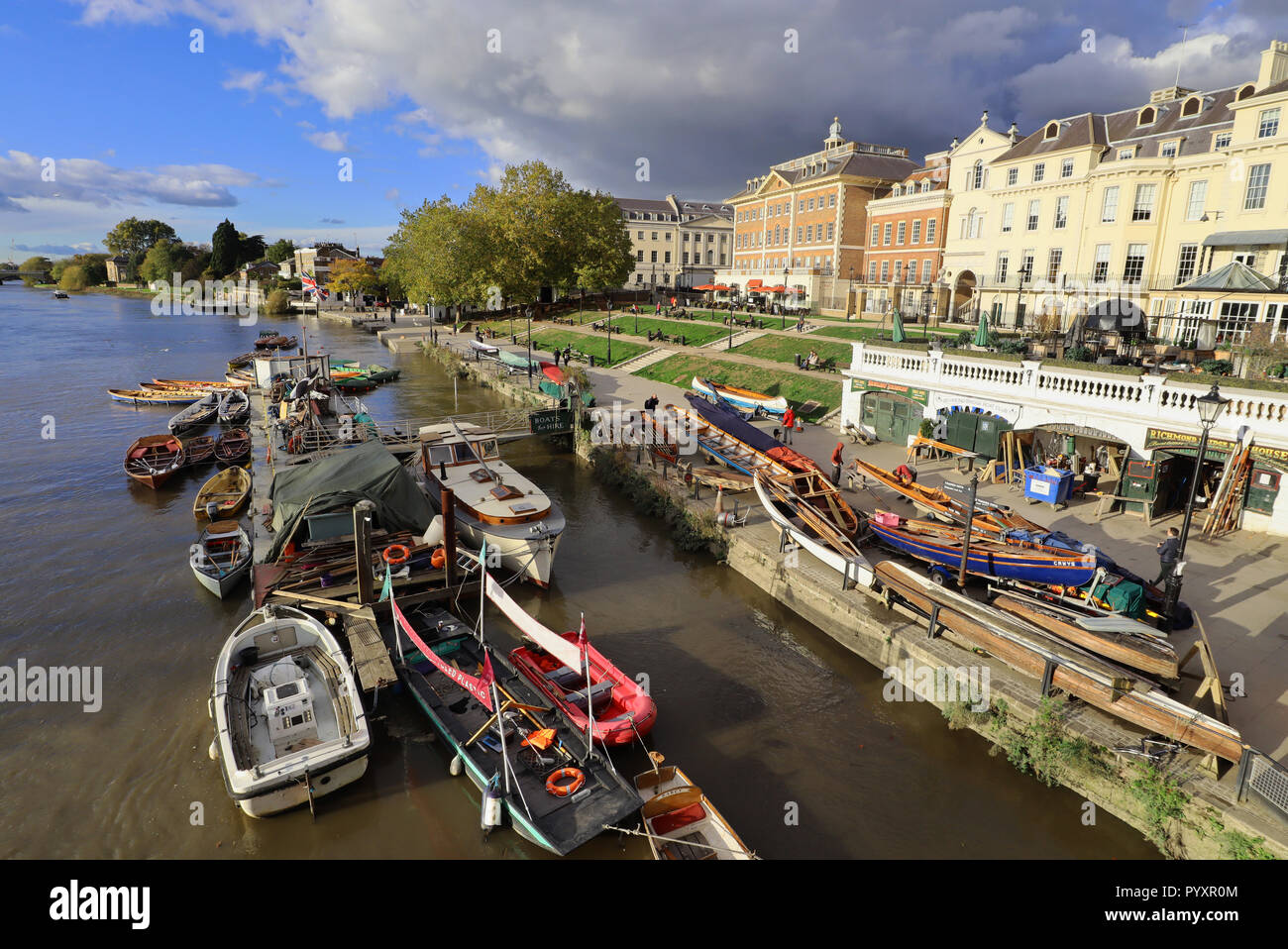 Thames richmond river walk hi-res stock photography and images - Alamy