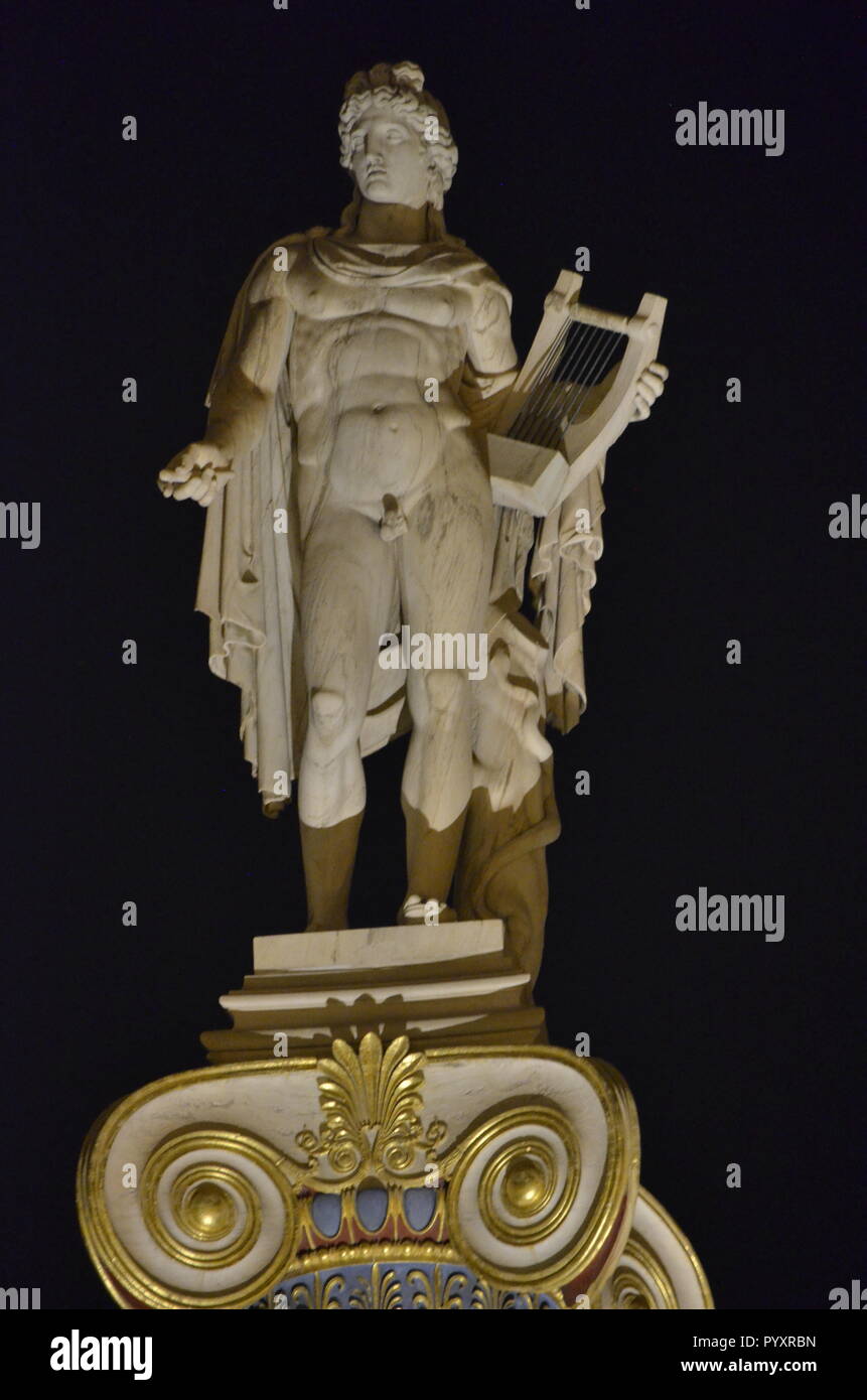 Statue of apollo hi-res stock photography and images - Alamy